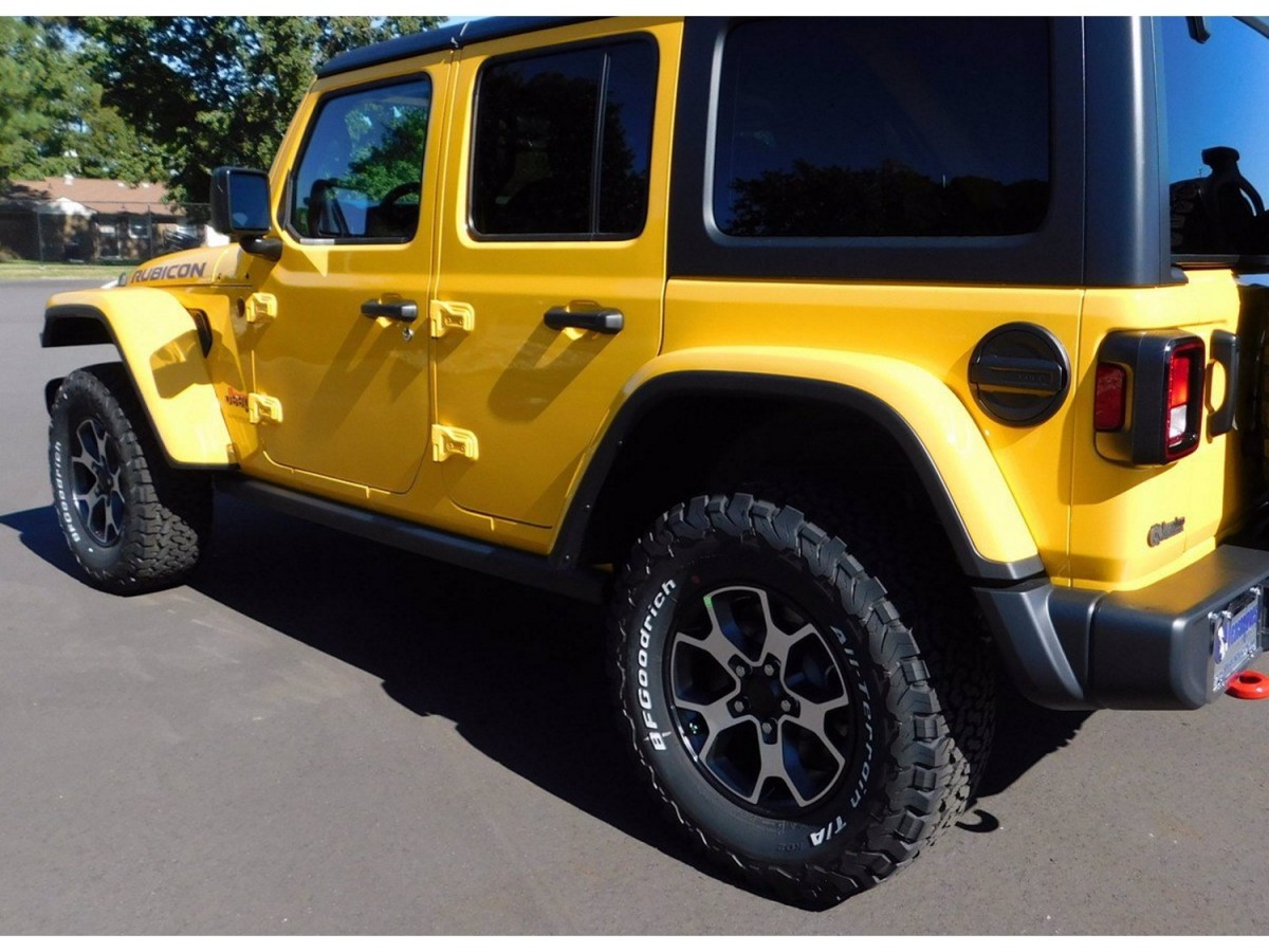 Genuine Mopar High Top Fender Flares Kit Of Four Paintable With Halogen ...