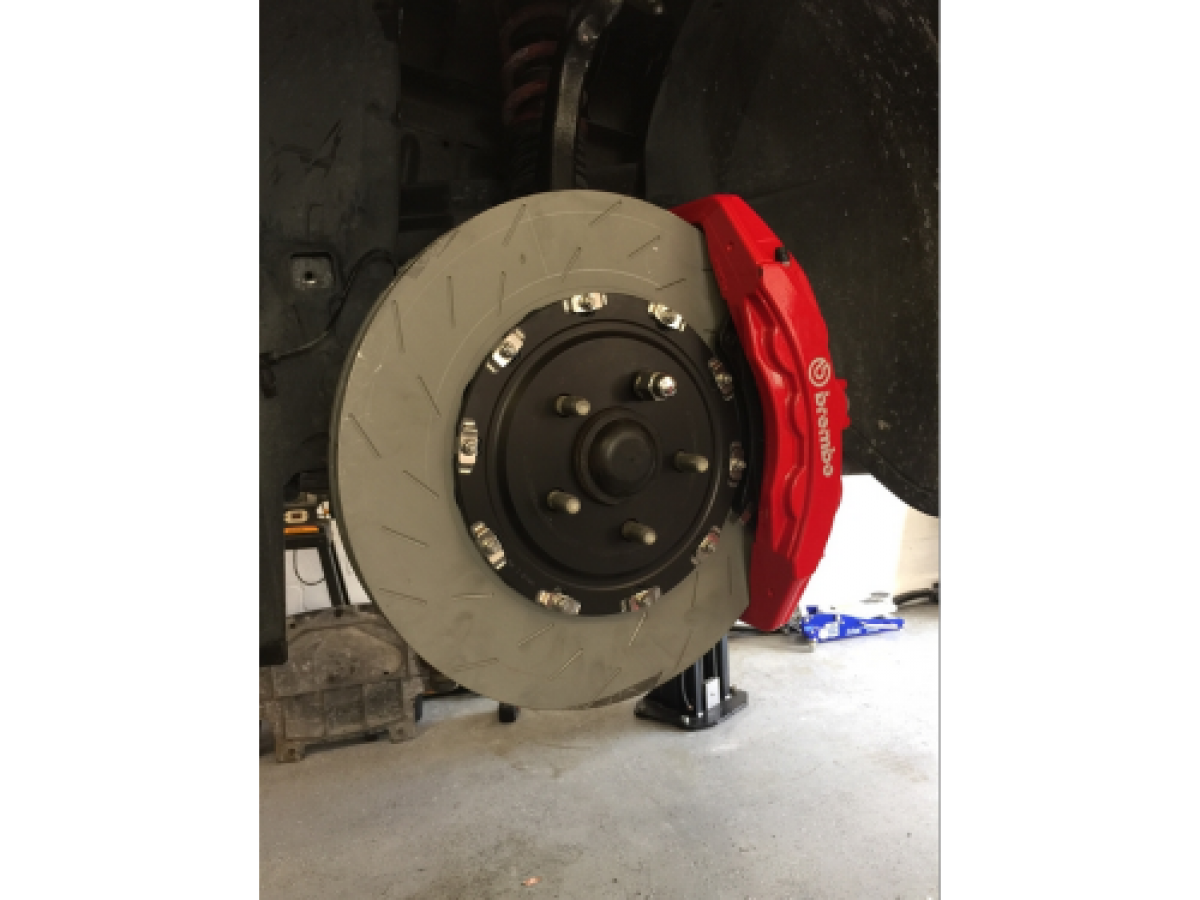 Mopar Front Brake System With Rotors Red Calipers & Brake Pads ...